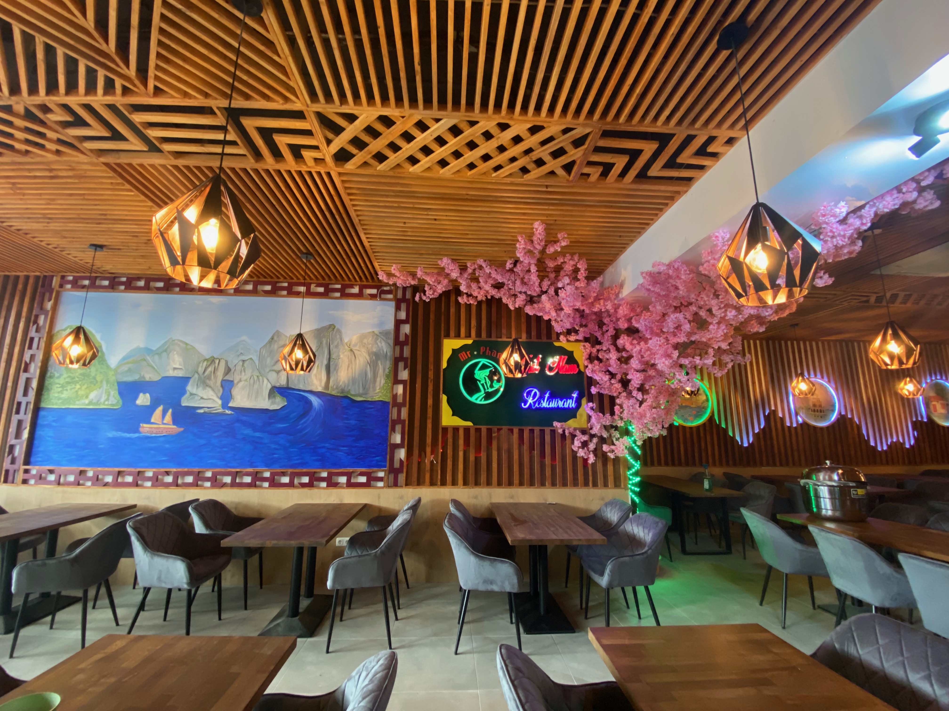 Mr.Phan Vietnamees Restaurant Almere, Netherlands